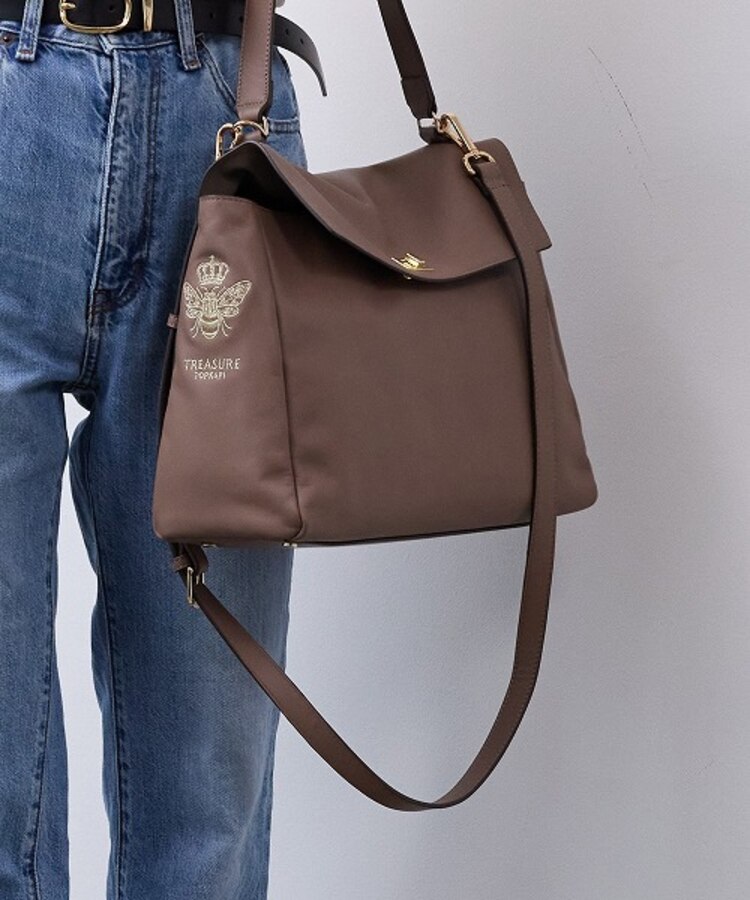 【TREASURE TOPKAPI】スムースレザー ハチ 刺しゅう ショルダーバッグ｜トプカピの通販｜&mall（アンドモール）三井ショッピングパーク公式通販