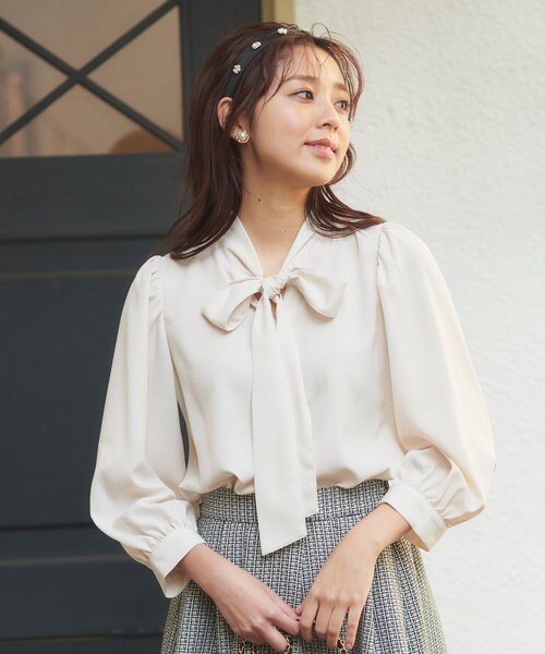 リボンタイパフスリー ブブラウス | Feroux（フェルゥ）の通販 - &mall