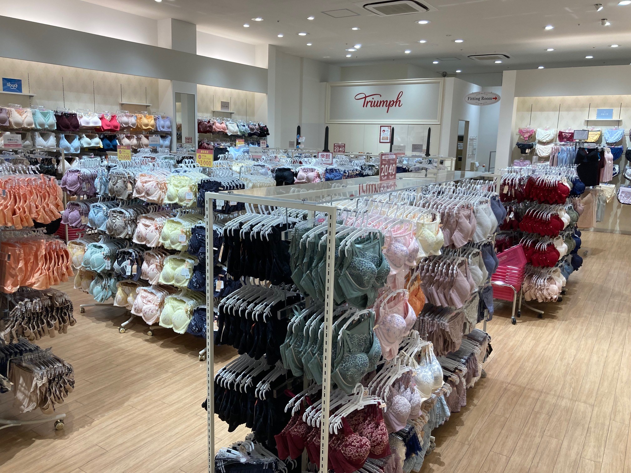 TRIUMPH FACTORY OUTLET | 三井アウトレットパーク 仙台港